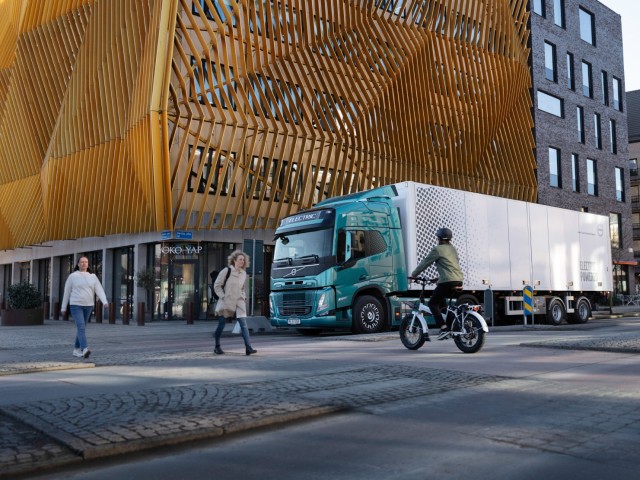 Onspot bracket kit for Volvo FM Electric RAD-GR